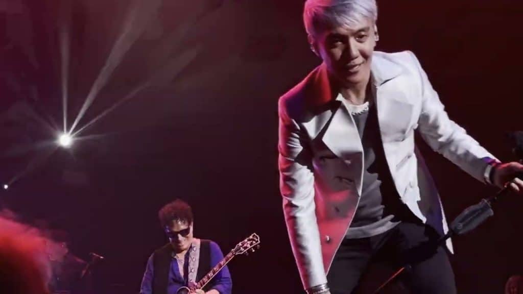 Bohemian Rhapsody Flash Mob Takes Over Paris in Epic Queen Tribute”